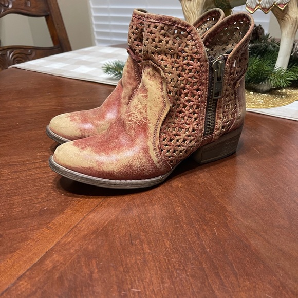 Circle G | Shoes | Circle G Womens Cutout Boots Laser Corral Bootie Red ...